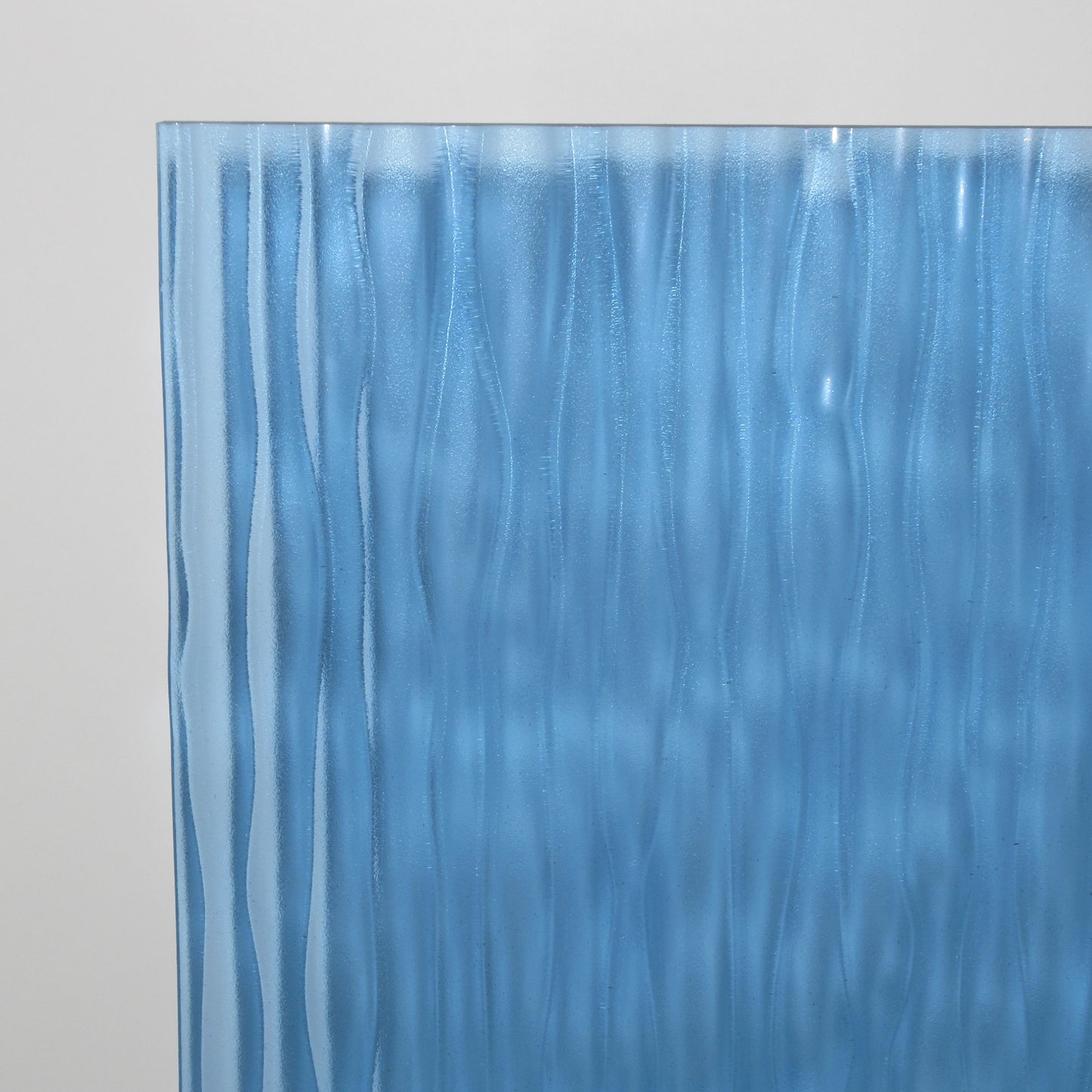 Varia Wave Custom Color 3/8" – 3form Reclaim