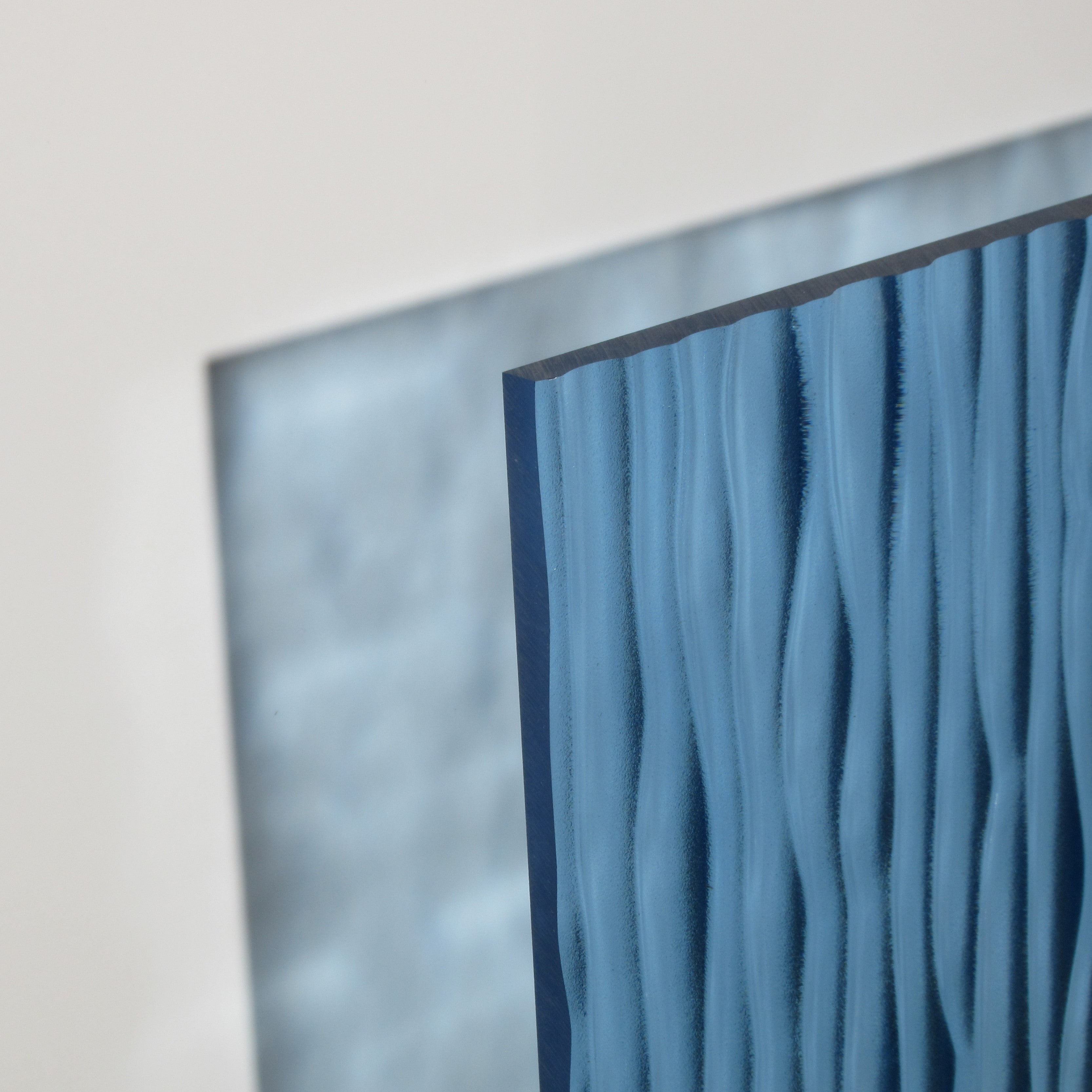 Varia Wave Custom Color 3/8" – 3form Reclaim